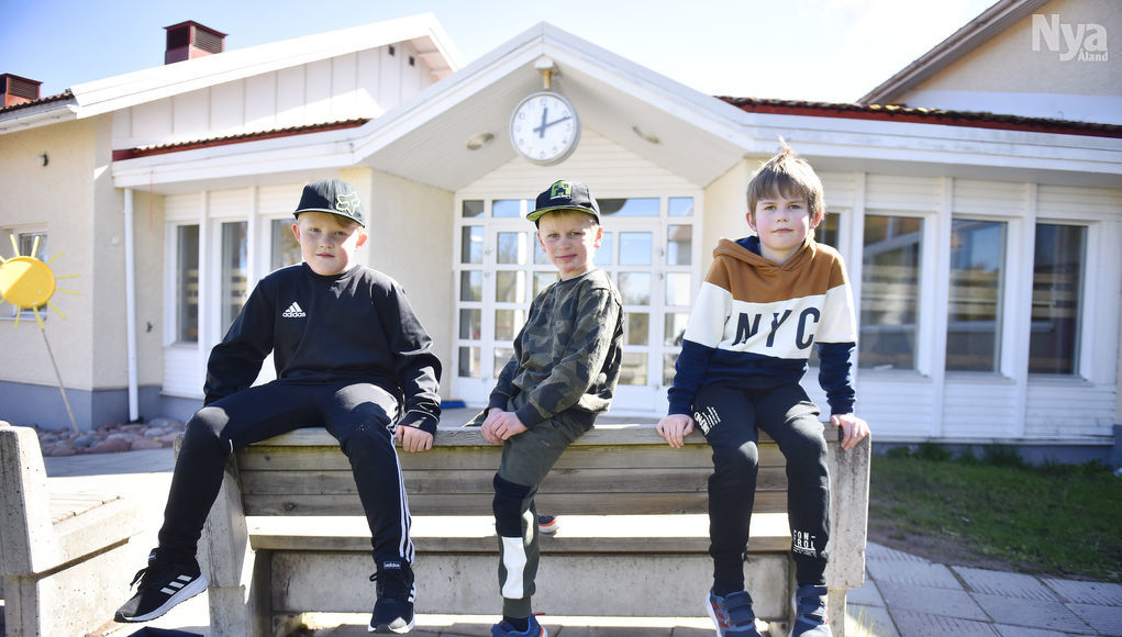 Glada elever när skolan slog upp portarna på torsdagen | Nya Åland